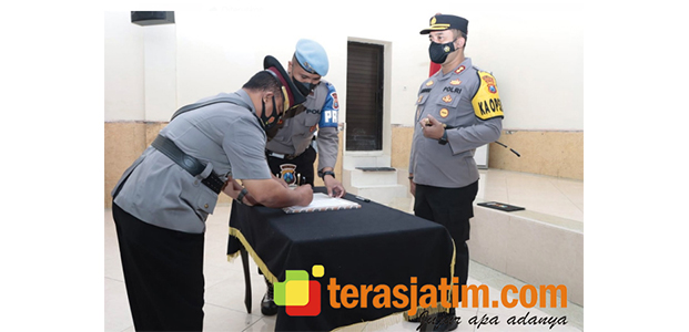 Kapolres Jombang Pimpin Sertijab 7 Perwira | Teras Jatim Kapolres Jombang Pimpin Sertijab 7 Perwira | Teras Jatim